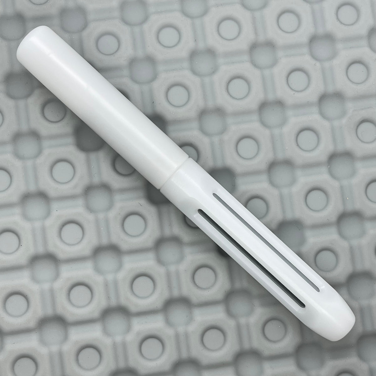 Icon Poly prototype / White – Spoke Design